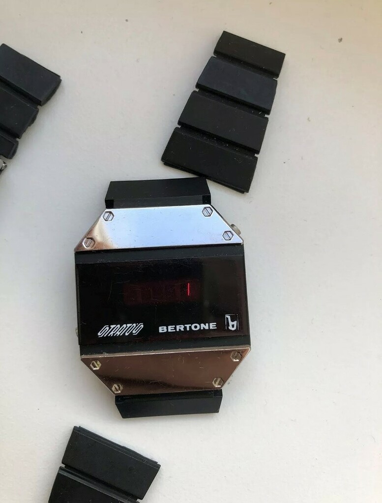 Bertone Stratos / Buler: Hughes Aircraft LED horloge - Vintage ...